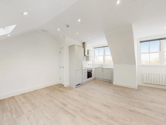 Apartment at Bushey Grove Road, Hertsmere