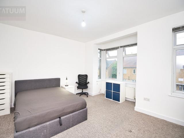 Apartment at Bushey Road, Greater London