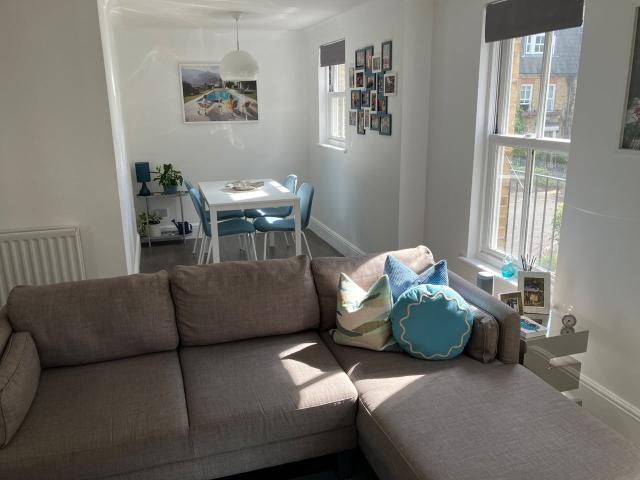 Apartment at Byron Mews, Greater London