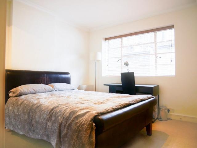 Apartment at Gower Mews, Greater London