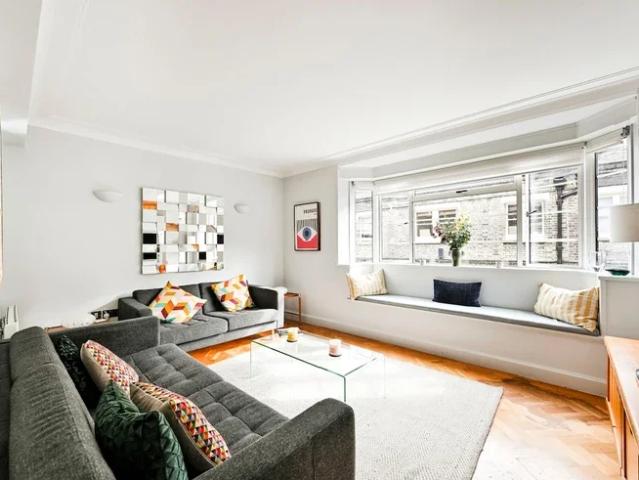 Apartment at Gower Mews, Greater London