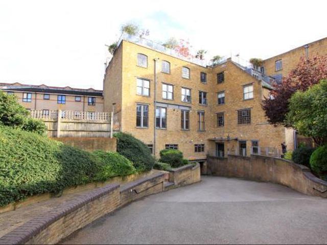 Apartment at Gower's Walk, Greater London