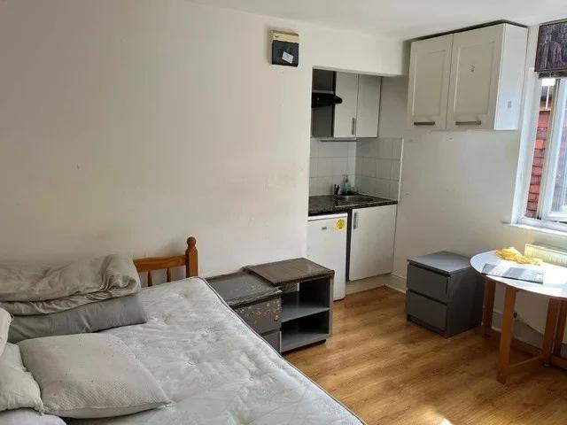Apartment at Golders Green Road, Greater London