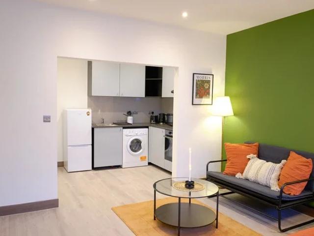 Apartment at Golders Green Road, Greater London