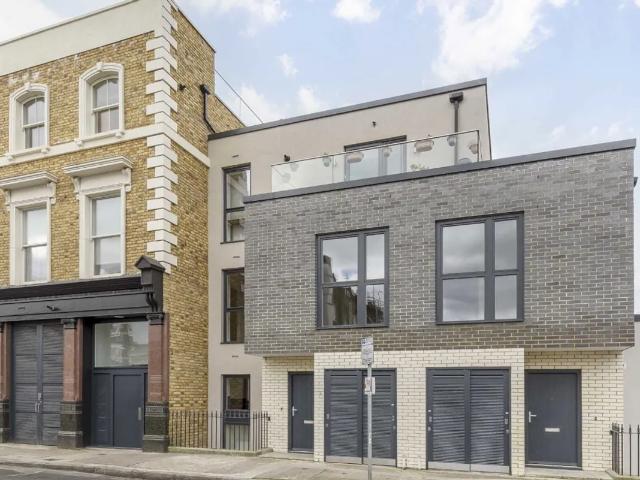 Apartment at Goldhawk Road, Greater London