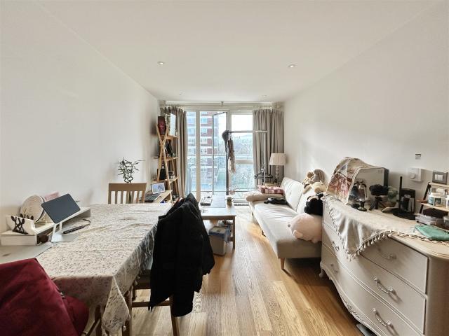 Apartment at Goldhawk Road, Greater London