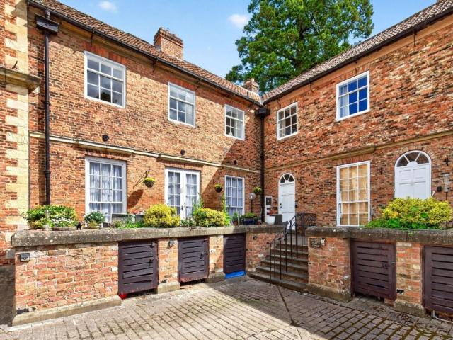 Apartment at Goldsborough Court, Goldsborough
