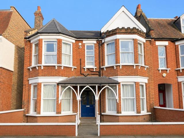 Apartment at Goldsmith Avenue, Greater London
