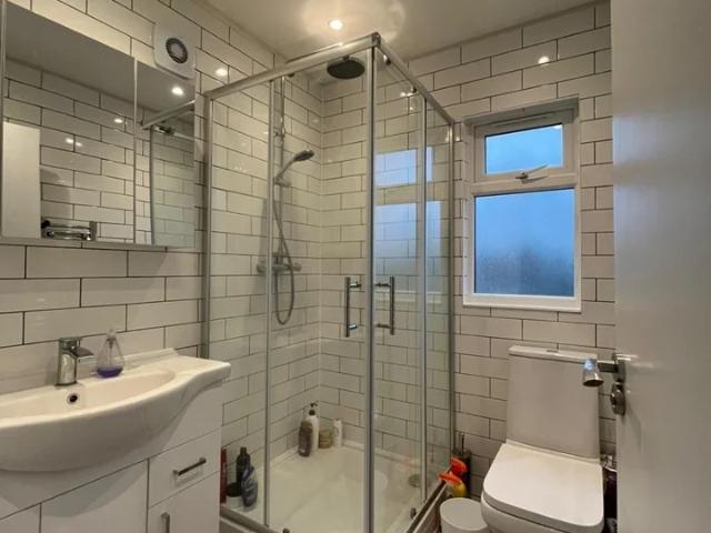 Apartment at Goldsmith Avenue, Greater London