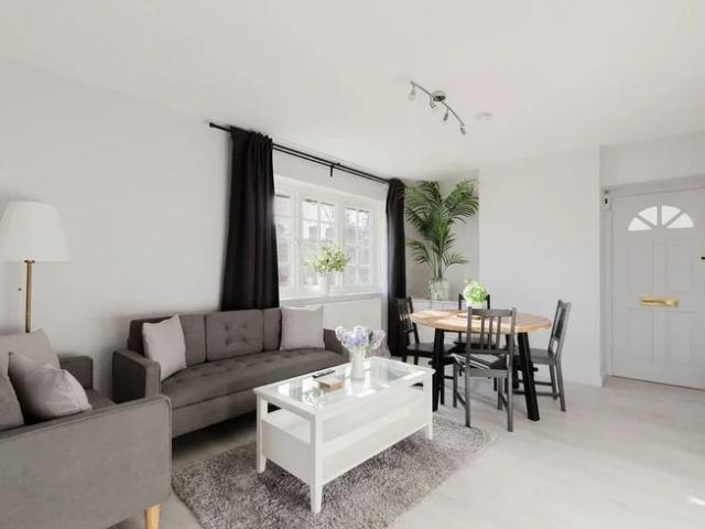 Apartment at Goldsmith Lane, Greater London