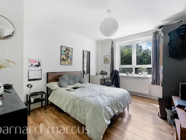 Apartment at Goldsmith Road, Greater London