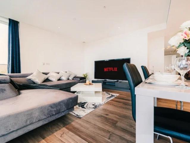 Apartment at Goodman's Stile, Greater London
