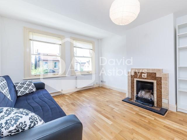 Apartment at Goodwyn's Vale, Greater London
