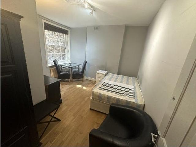 Apartment at Goodwin Road, Greater London