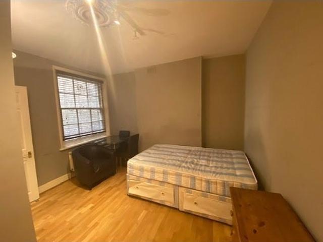 Apartment at Goodwin Road, Greater London