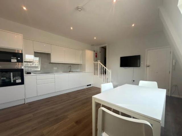 Apartment at Goodwin Street, Greater London