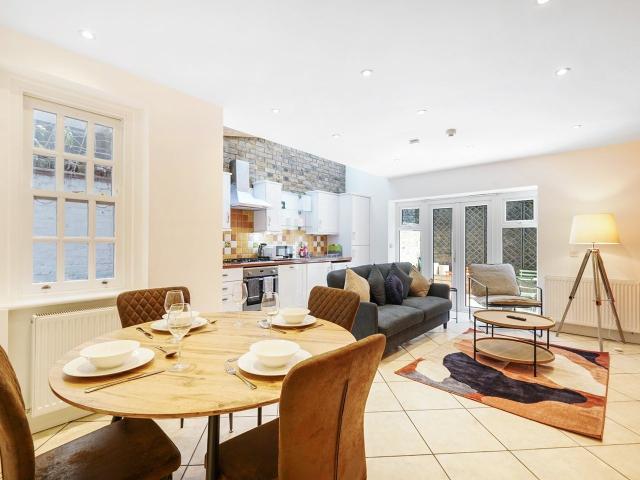 Apartment at Gopsall Street, Greater London