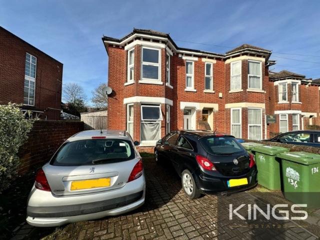 Apartment at Gordon Avenue, Southampton