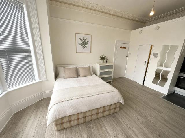 Apartment at Gordon Avenue, Southampton