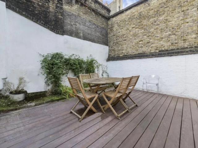 Apartment at Gosfield Street, City of Westminster