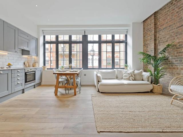Apartment at Gosfield Street, City of Westminster