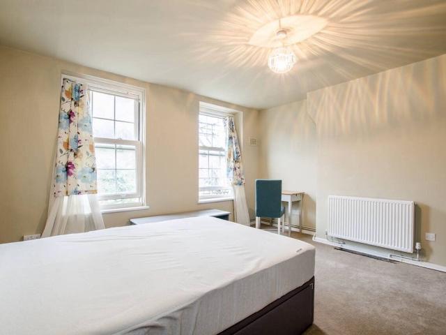 Apartment at Gosling Way, Greater London