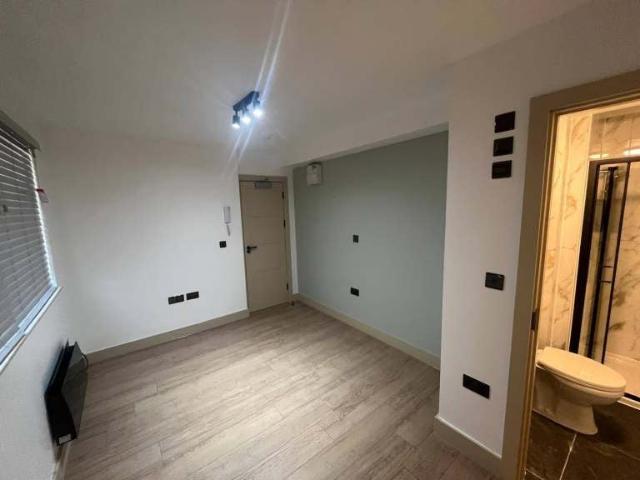 Apartment at Gaywood Close, Greater London