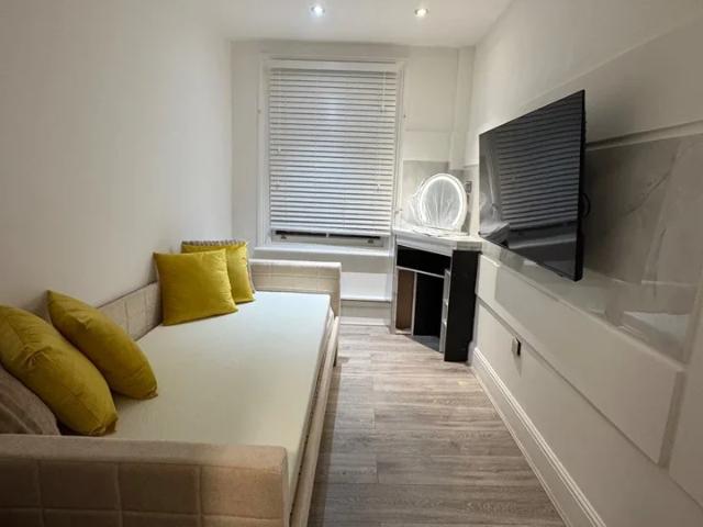 Apartment at Gaywood Street, Greater London