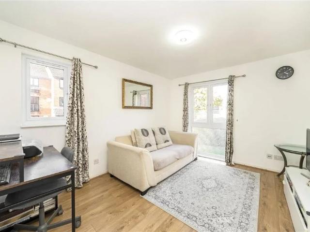 Apartment at Gables Close, Greater London