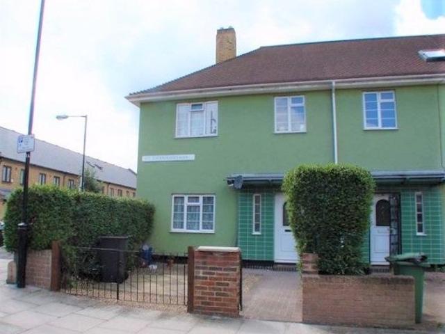 Room at Galsworthy Avenue, Greater London
