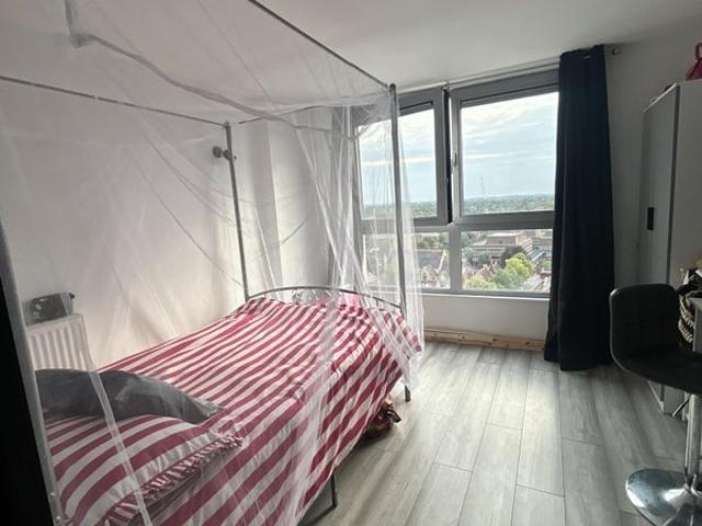 Apartment at Gander Green Lane, Greater London