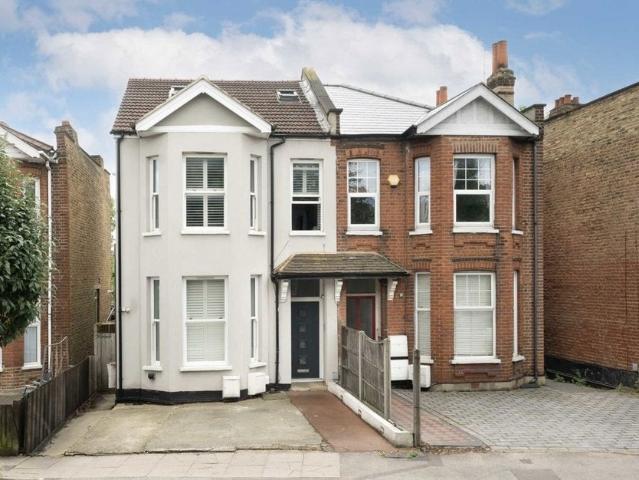 Apartment at Gap Road, Greater London
