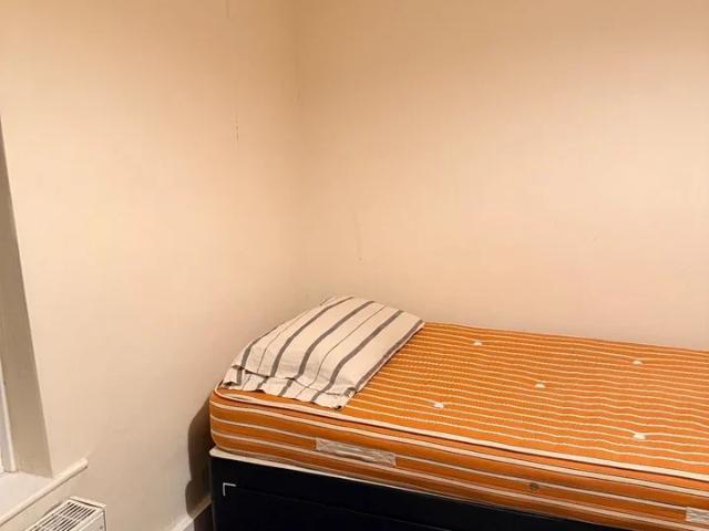 Room at Garfield Street, Bedford