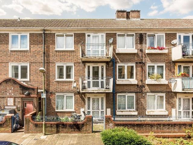 Apartment at Garnies Close, Greater London