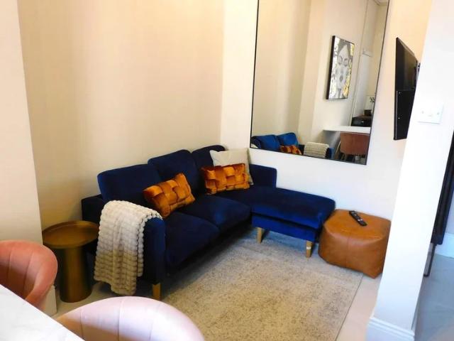Apartment at Gibson Street, Glasgow