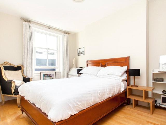 Apartment at Gibson Square, Greater London