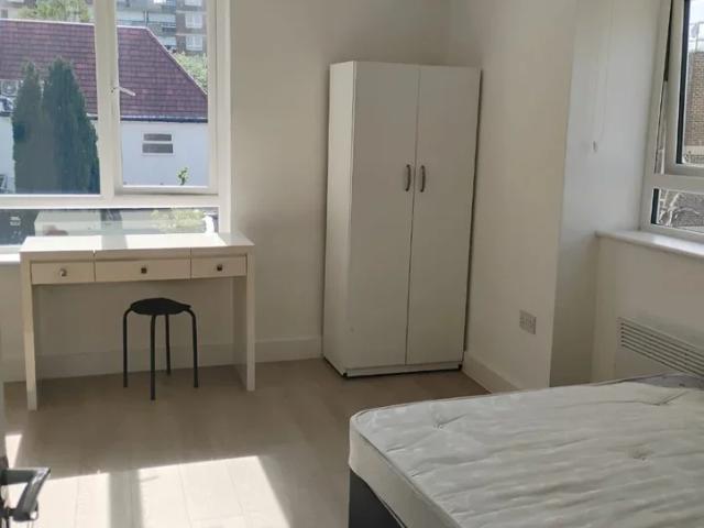 Apartment at Gillett Road, Greater London