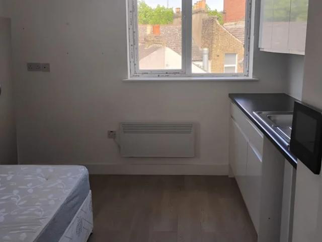 Apartment at Gillett Road, Greater London