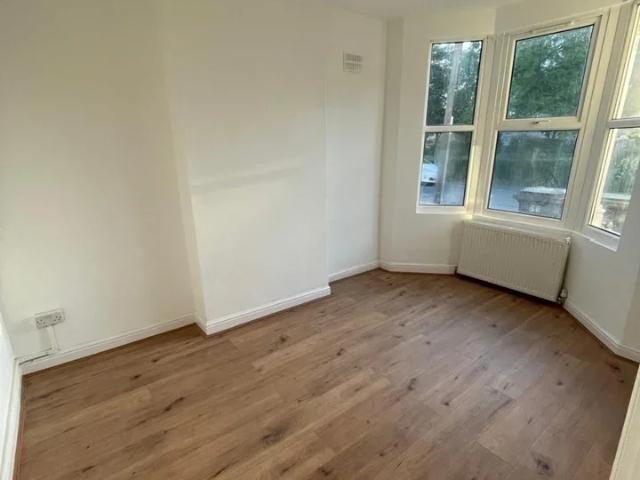 Apartment at Gillett Road, Greater London