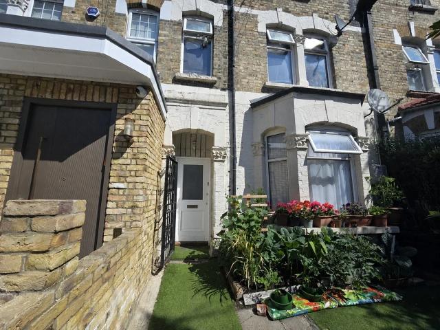 Apartment at Gladesmore Road, Greater London