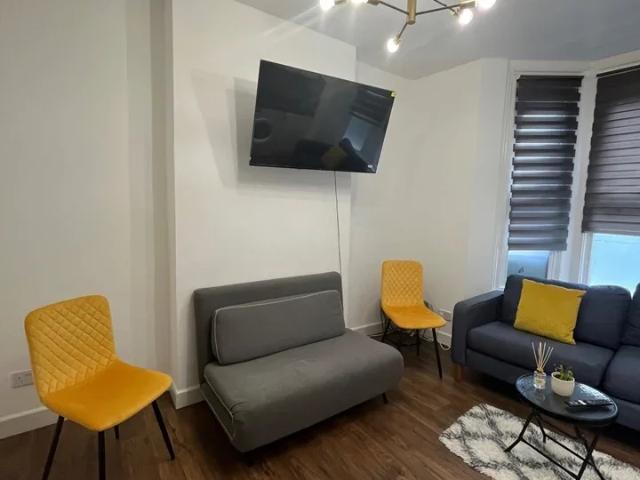 Apartment at Gladesmore Road, Greater London