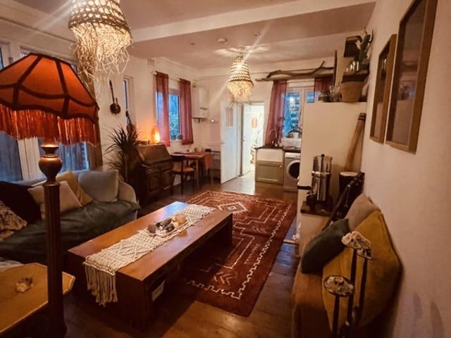 Apartment at Gladstone Avenue, Greater London