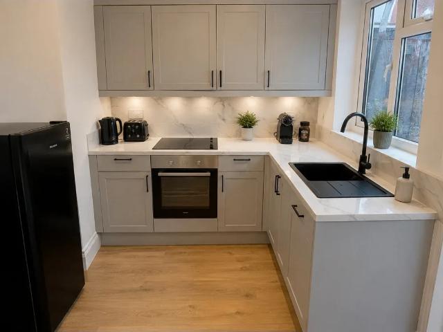 Apartment at Gladstone Avenue, Greater London