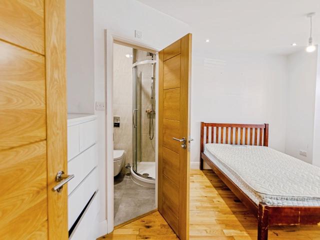 Apartment at Gladstone Park Gardens, Greater London