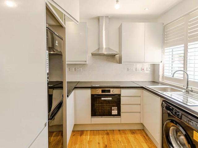 Apartment at Gladstone Park Gardens, Greater London