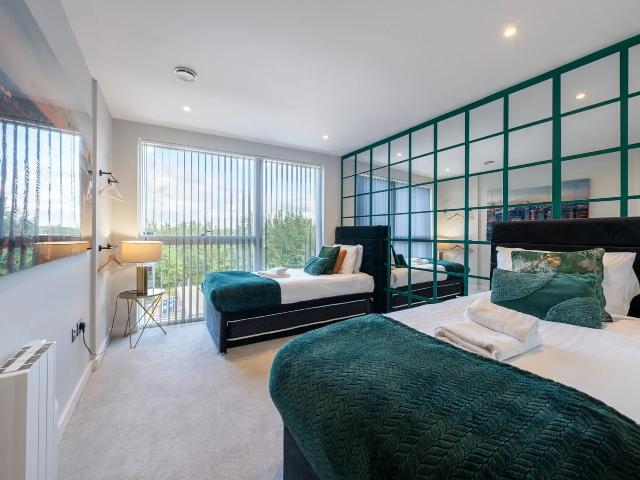 Apartment at Gladstone Park Gardens, Greater London