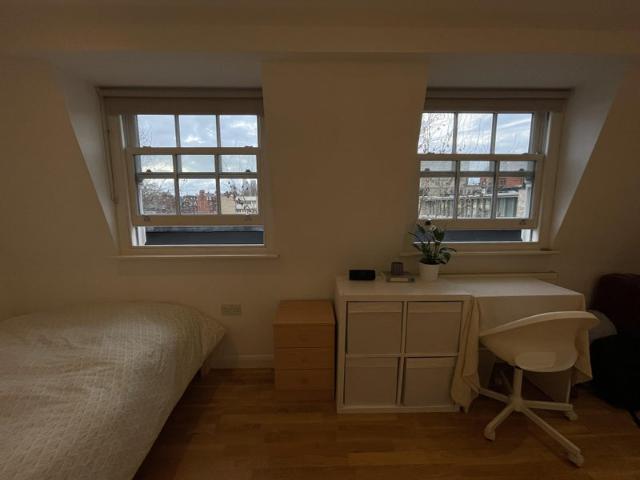 Apartment at Gladstone Street, Greater London
