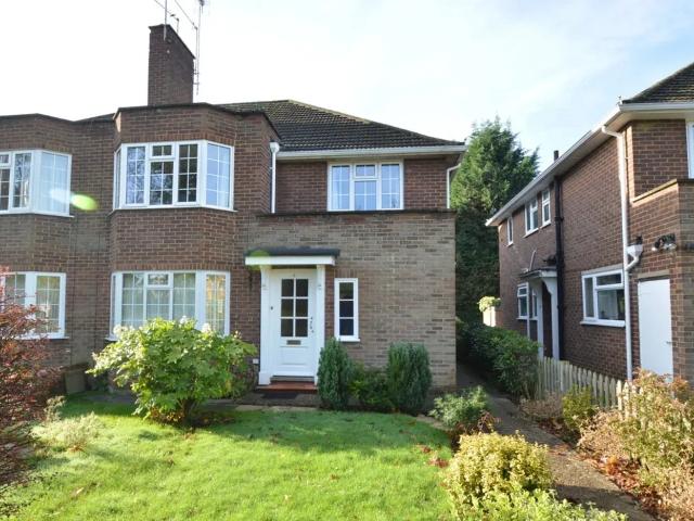 Apartment at Gladsmuir Close, Walton on Thames