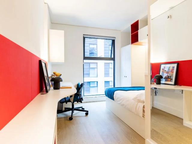 Apartment at Glasshouse Walk, Greater London