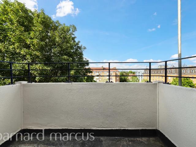 Apartment at Glebe Court, Greater London